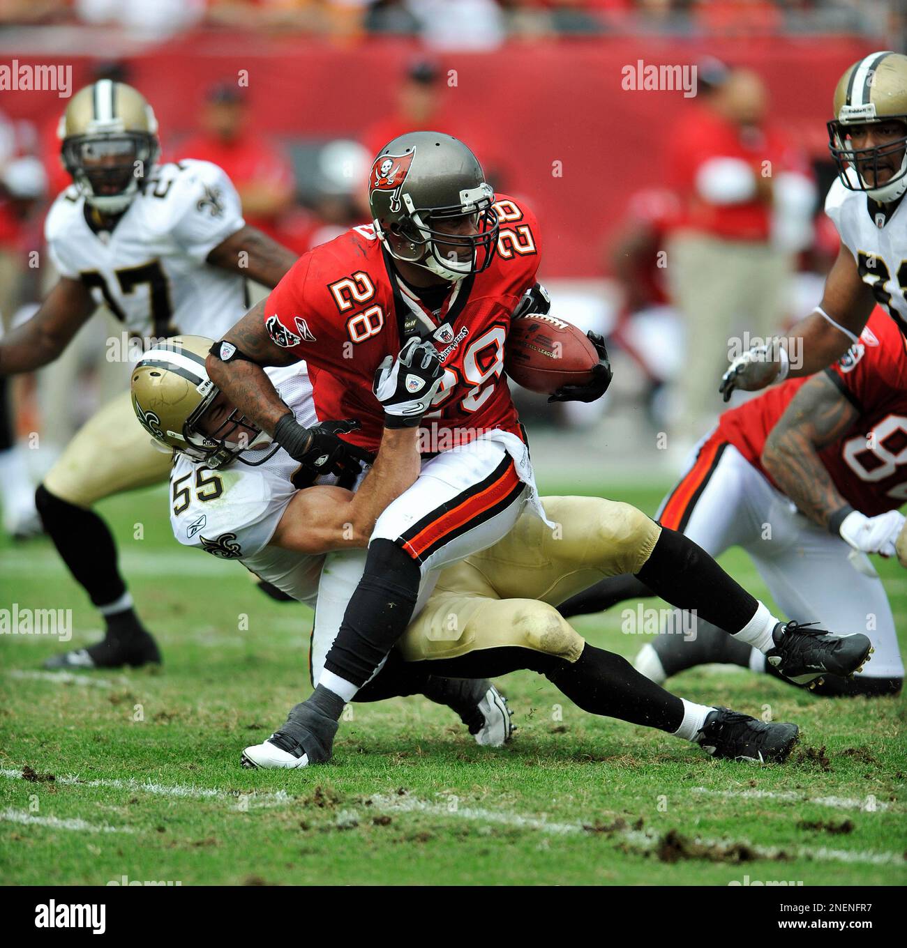 New Orleans Saints linebacker Scott Fujita (55) tackles Tampa Bay ...