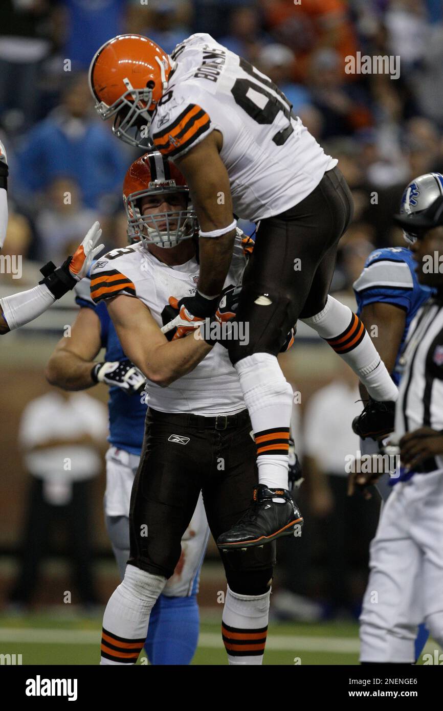 Cleveland Browns linebacker David Bowens (96) jumps on Jason Trusnik ...