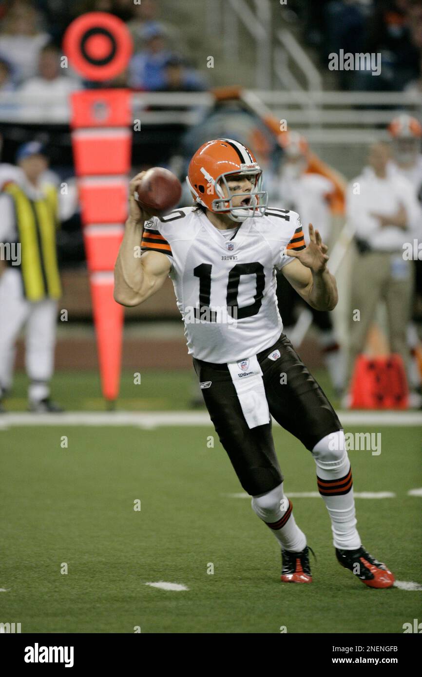 Cleveland Browns quarterback Brady Quinn looks to pass against the ...