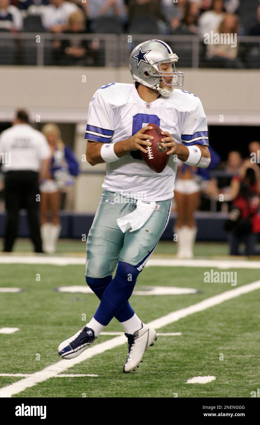Dallas Cowboys quarterback Tony Romo (9) looks to pass during an NFL ...