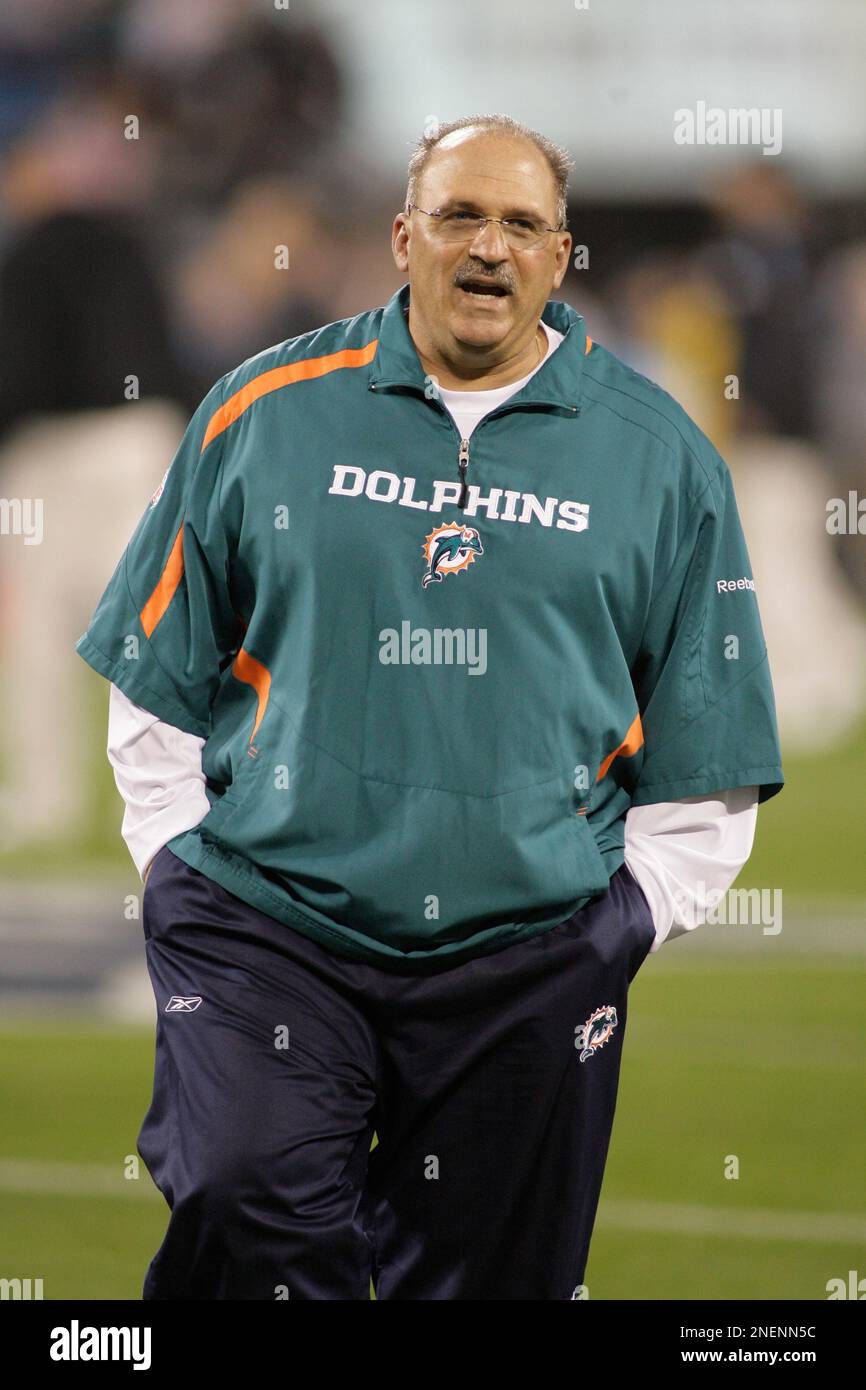 Miami Dolphins head coach Tony Sparano before an NFL football game ...