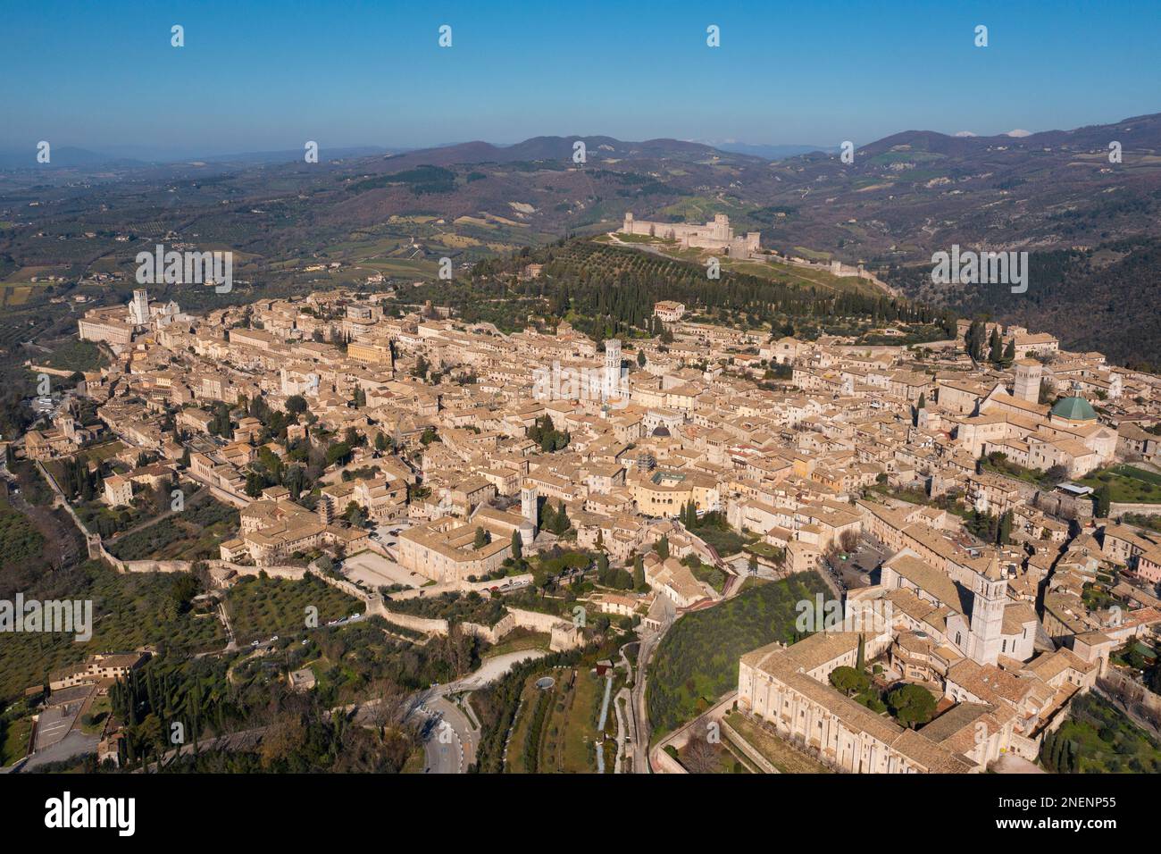 extended frontal aerial view of the city of assisi umbria Stock Photo ...