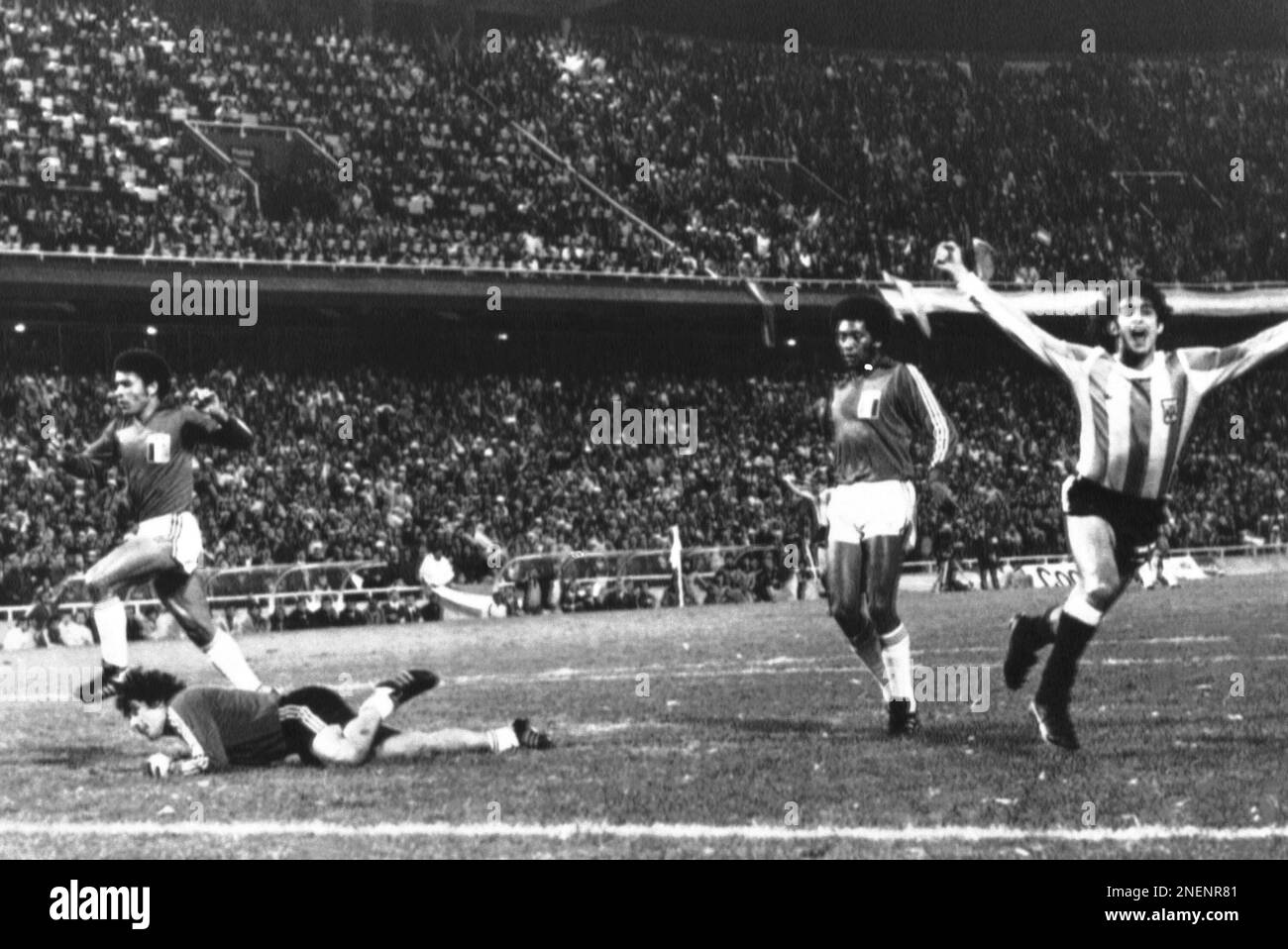 Argentina's Mario Kempes, right, scores the third goal for his team ...