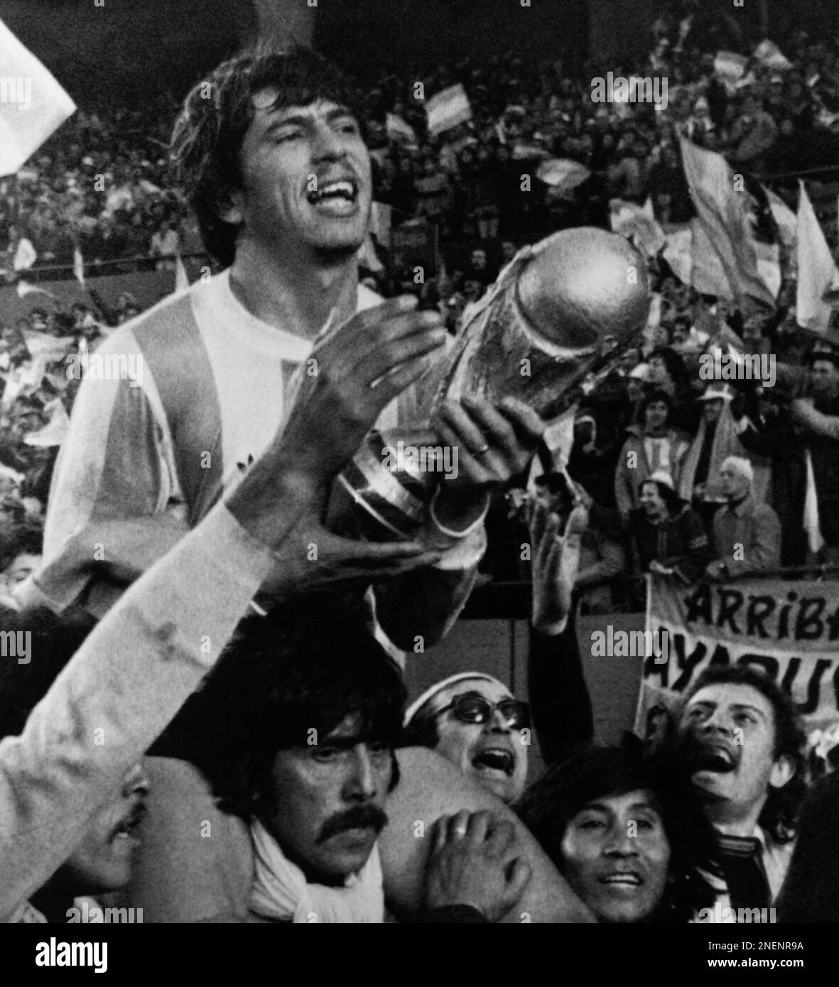 Argentina's captain Daniel Passarella, centre holding the World Cup, is ...