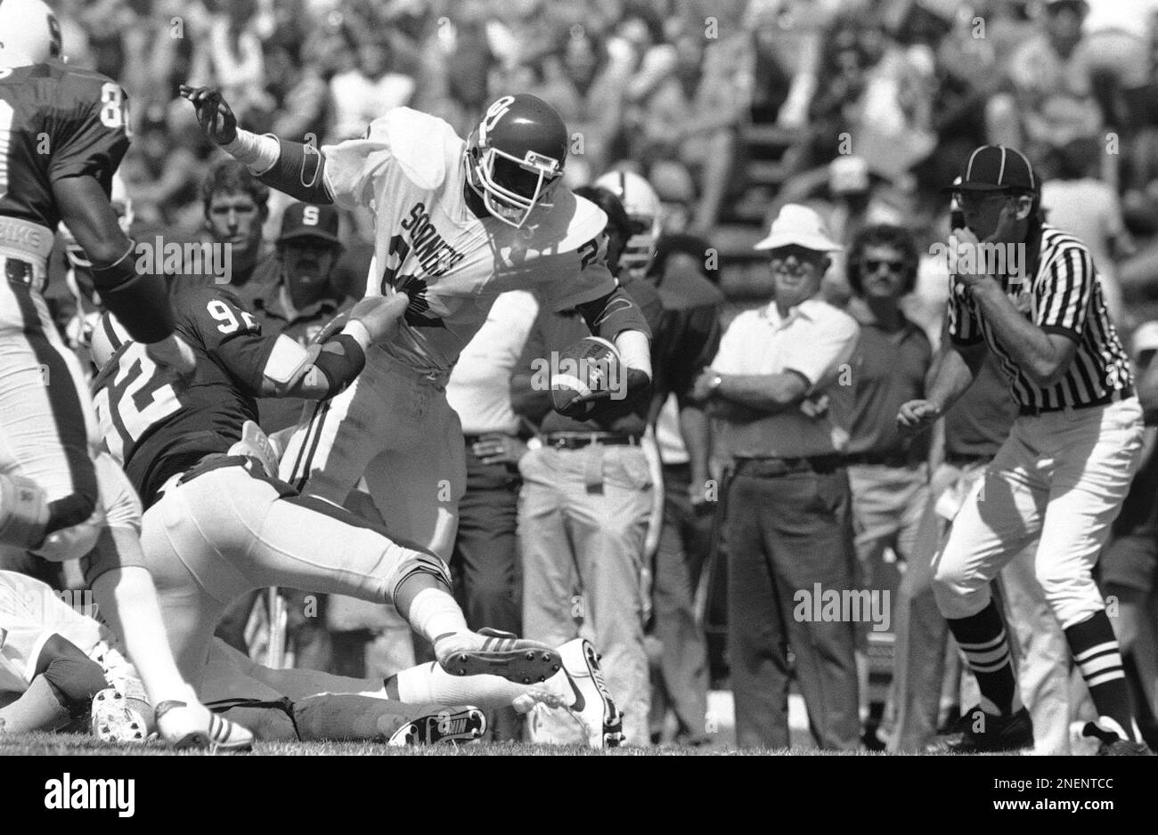 Oklahoma?s Marcus Dupree runs for a gain of about 8 yards while ...