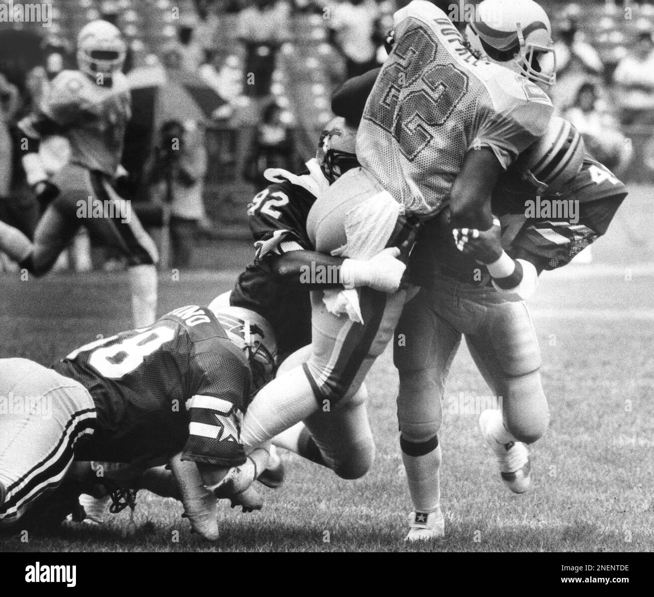 Running back Marcus Dupree (22) of the New Orleans Breakers, gets ...
