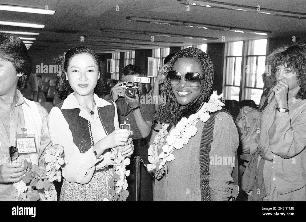 Taiwan?s popular star Tien Niu, left, presents a lei to American ...