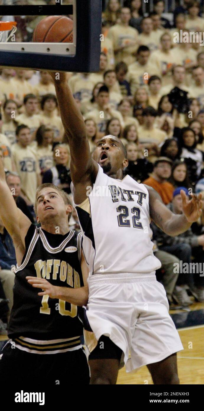Pittsburgh's Brad Wanamaker (22) plays against Wofford in the NCAA ...