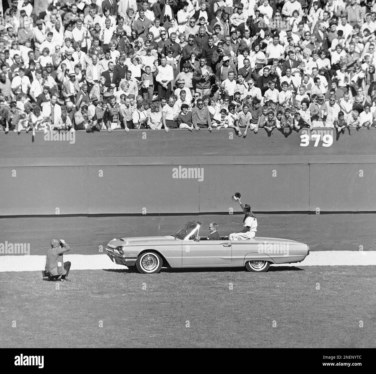 Fans greet retiring Stan Musial and The Man salutes fans on Sept. 29 ...