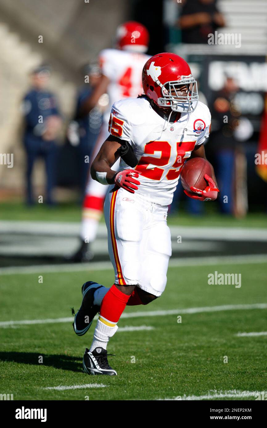 Kansas City Chiefs' Jamaal Charles (25) befored an NFL football game in ...