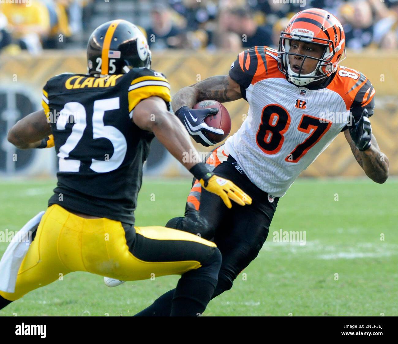 Pittsburgh Steelers' Ryan Clark (25) and Cincinnati Bengals' Andre ...