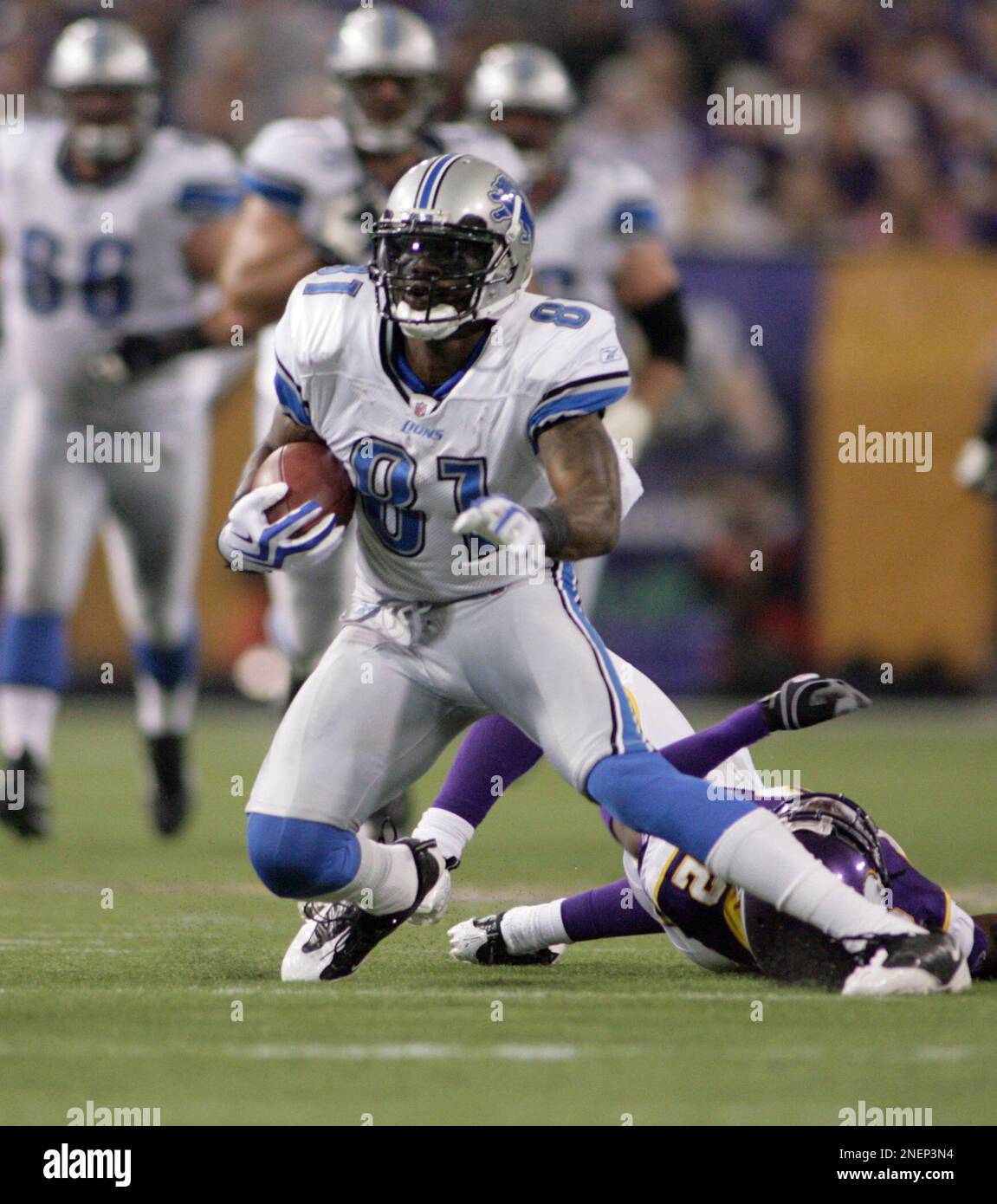 Detroit Lions wide receiver Calvin Johnson makes a catch in front ...