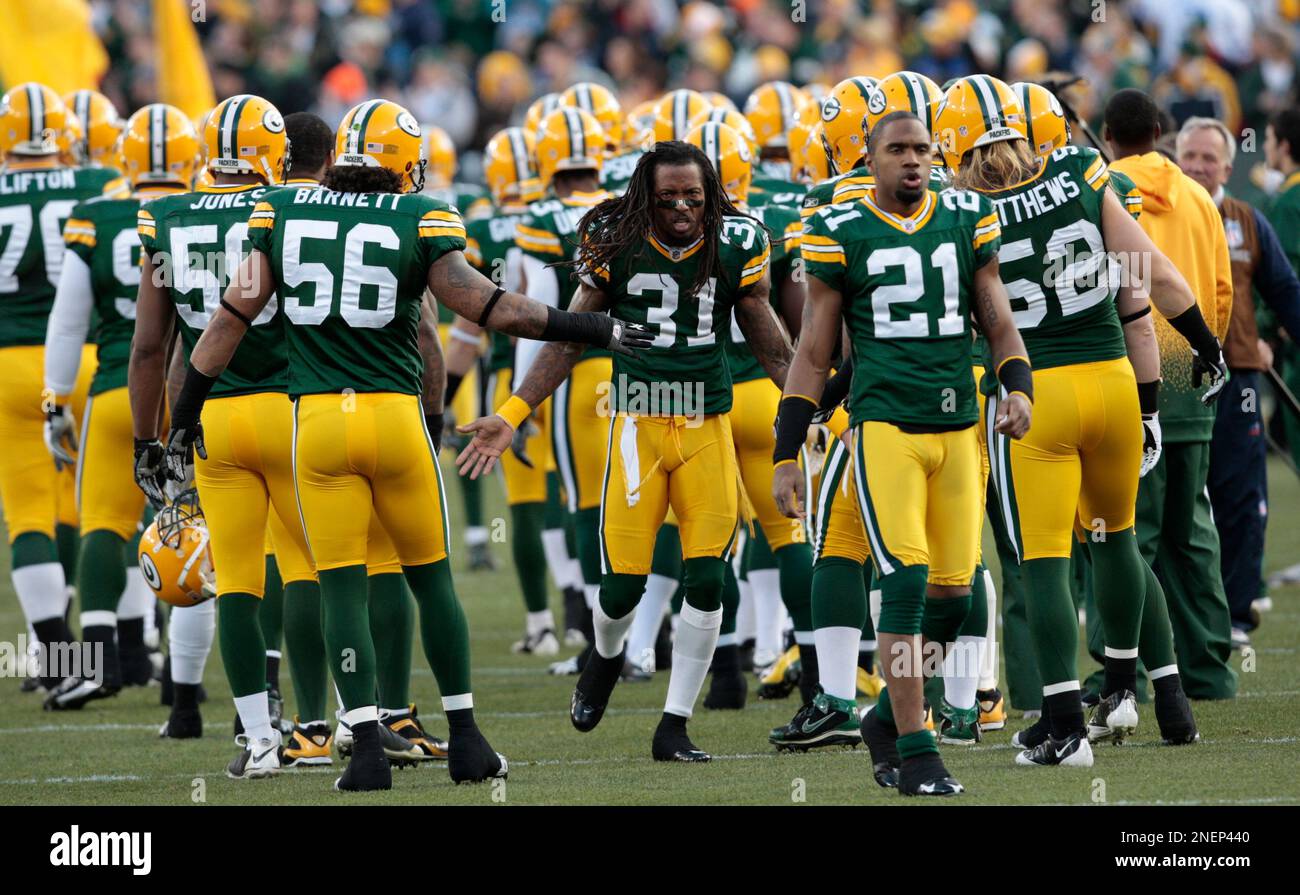 Green Bay Packers' Al Harris (31) is introduced before the first half ...