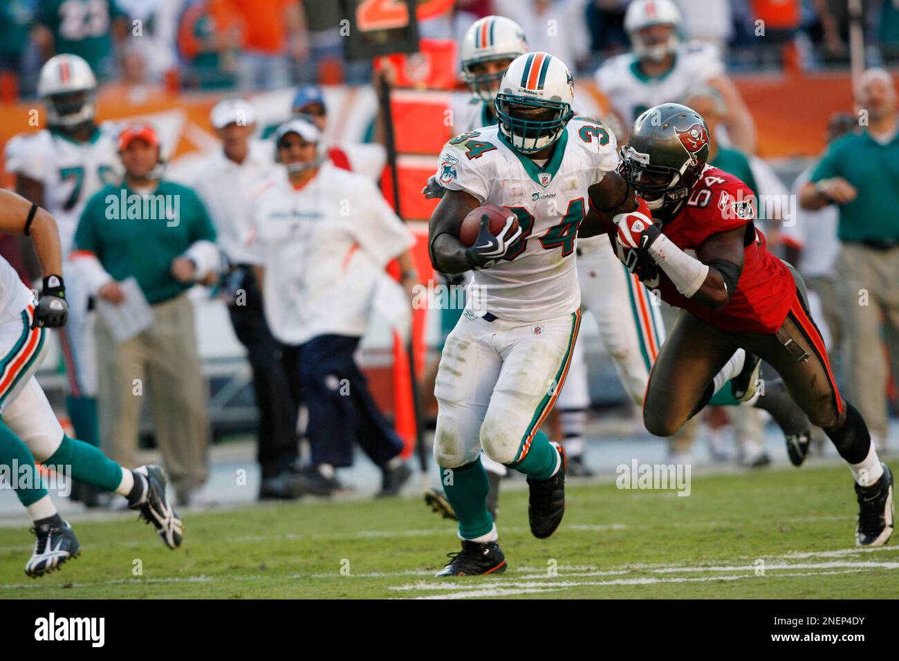 Tampa Bay Buccaneers' Geno Hayes (54) chases Miami Dolphins Ricky ...