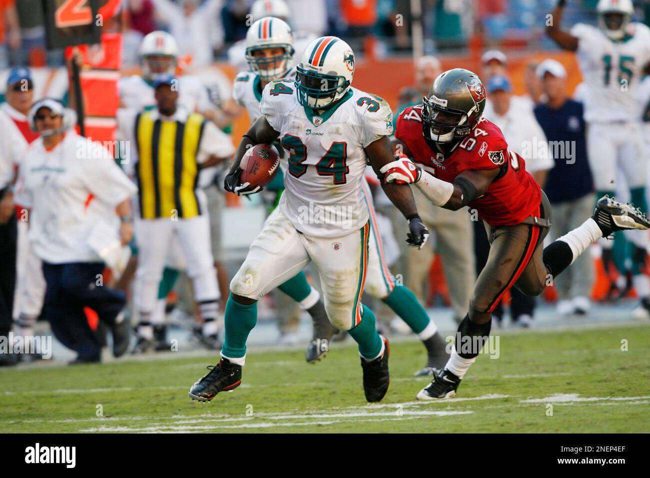 Tampa Bay Buccaneers' Geno Hayes (54) chases Miami Dolphins Ricky ...