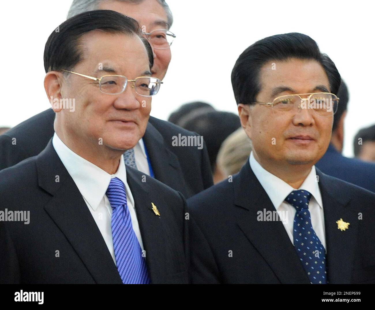 Former Taiwanese Vice President Lien Chan, left, and Chinese President ...