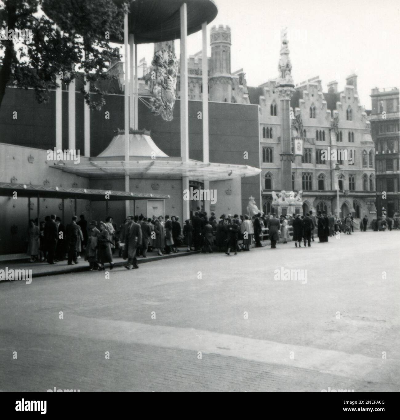 1953 elizabeth ii coronation street hi-res stock photography and images ...