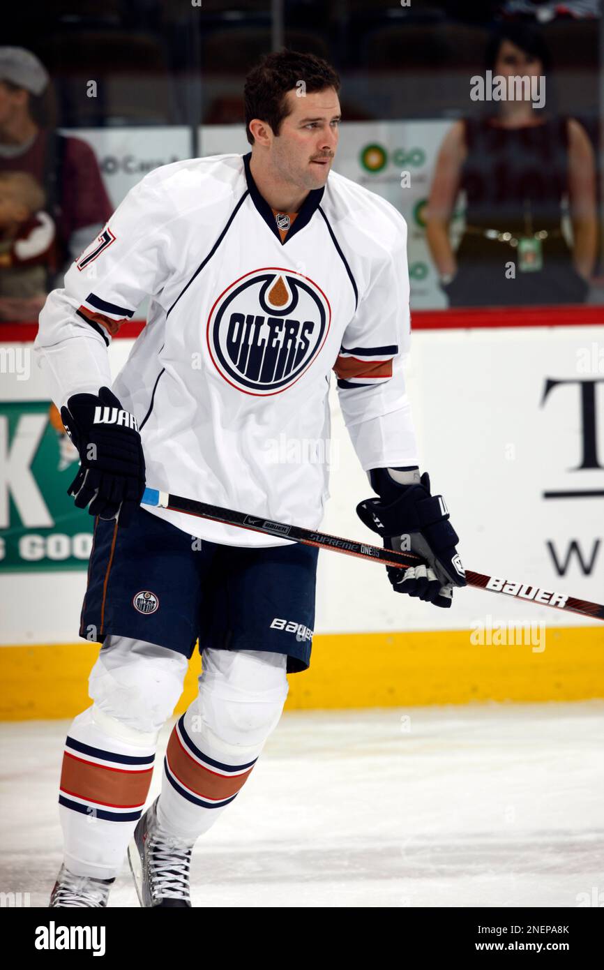 Edmonton Oilers right winger Dustin Penner warms up before facing the ...