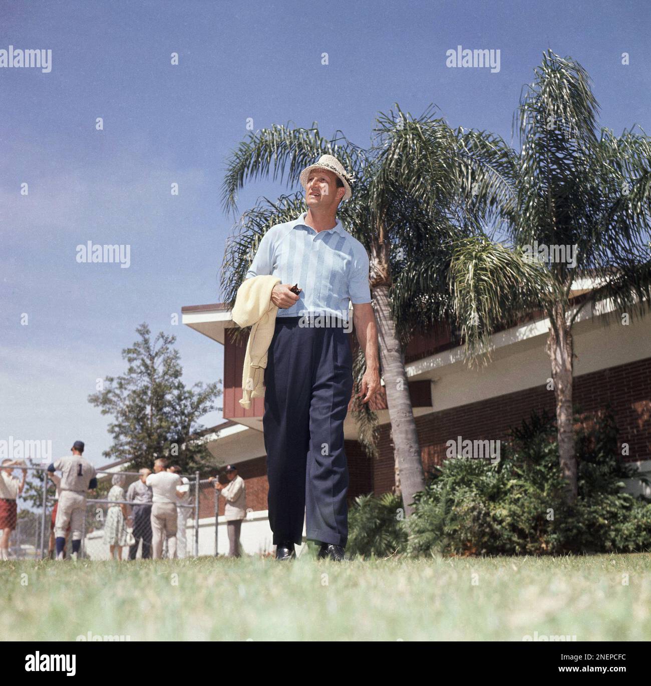 Stan Musial visits his former teammates at the St. Louis Cardinals ...