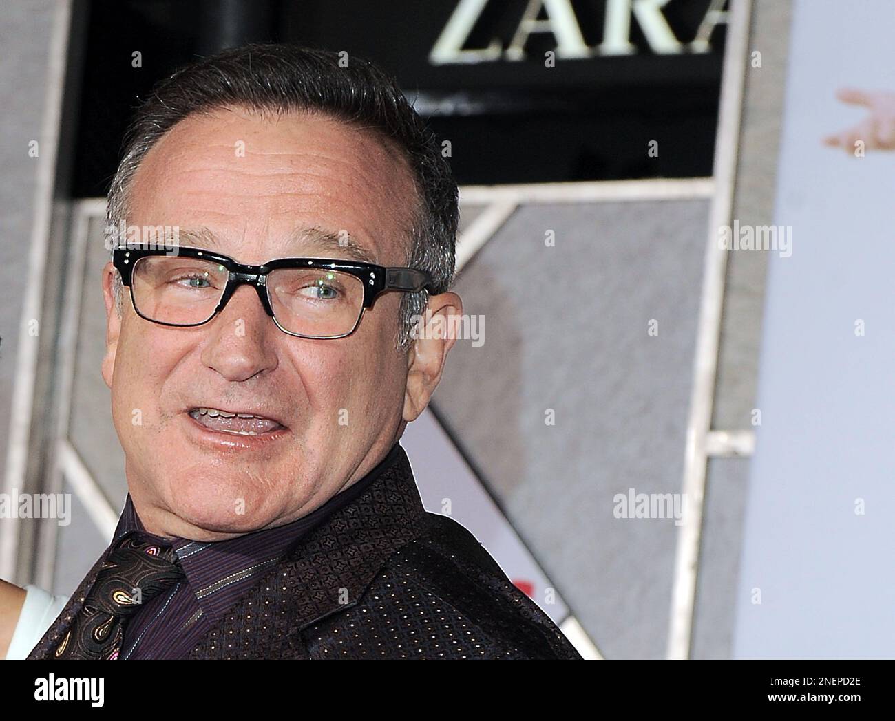 Robin Williams arrives to the premiere of Old Dogs on Monday Nov. 9 ...