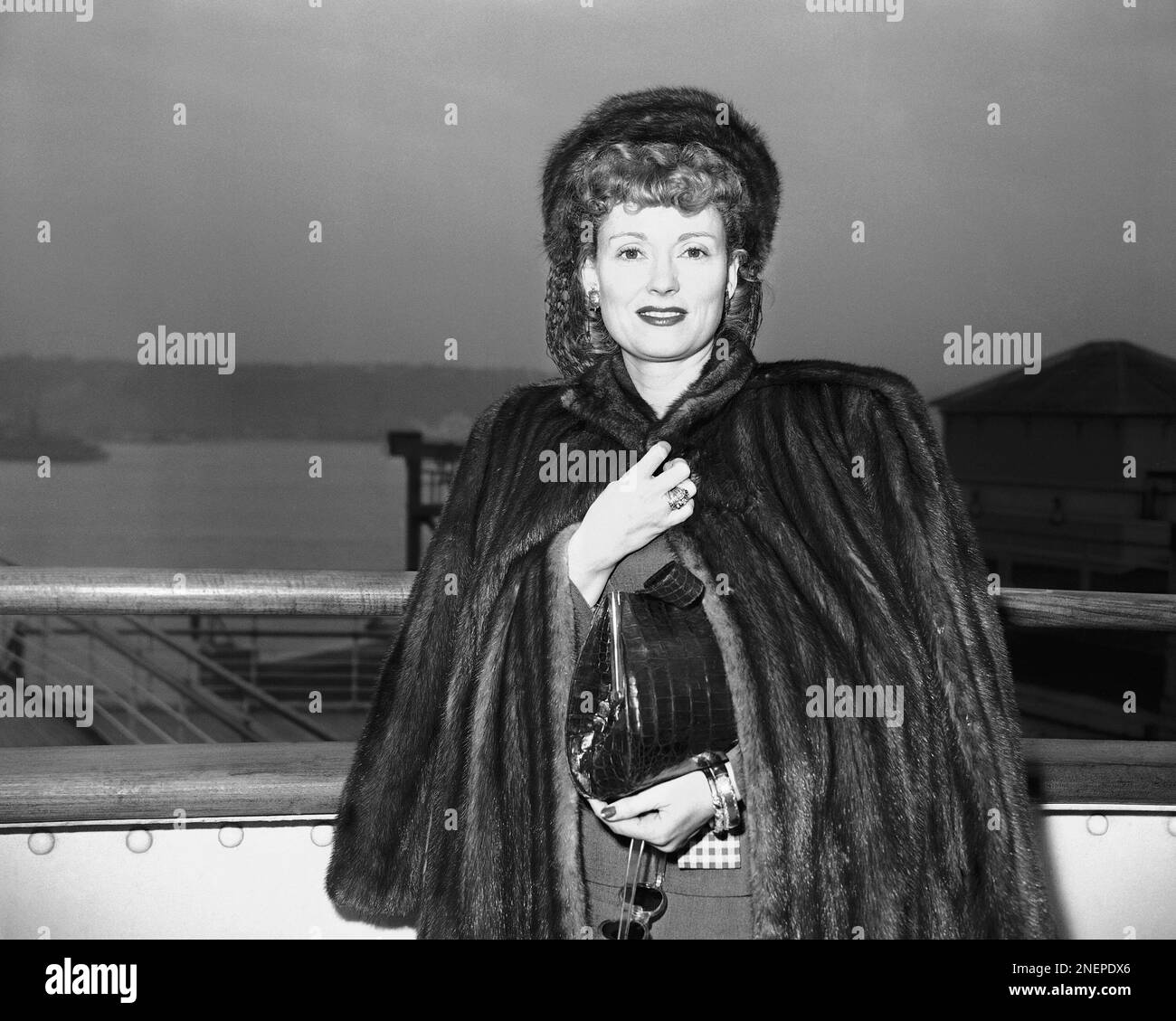 Martha Scott, screen actress, returns to the United States from Europe ...