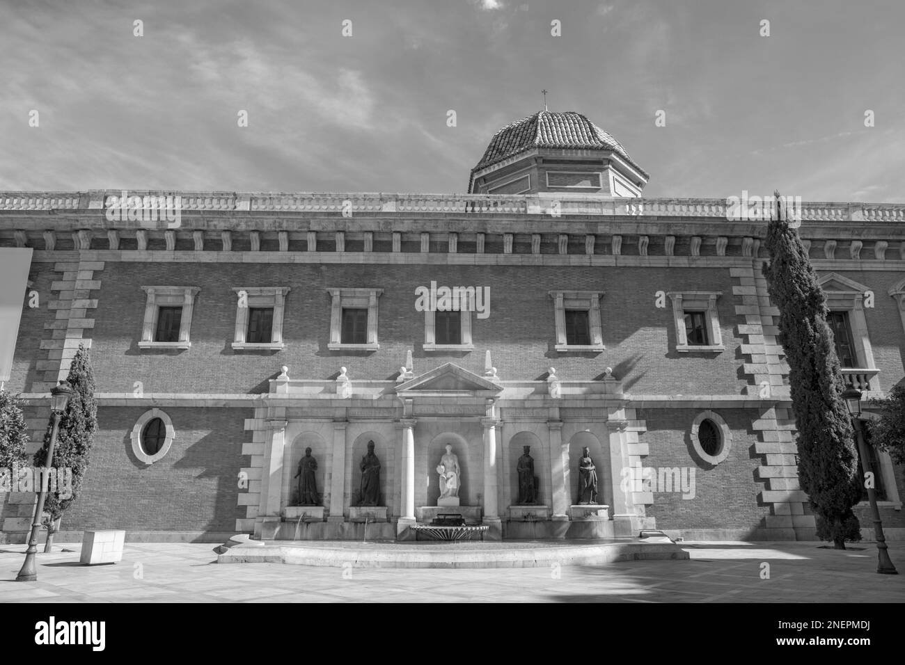 Valencia - The historic University builiding with the square Stock ...