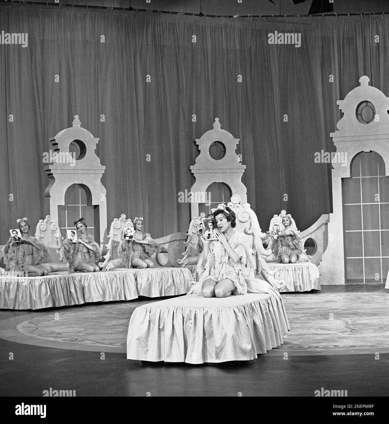 Nanette Fabray sings ?If I Had A Talking Picture of You,? joined by ...