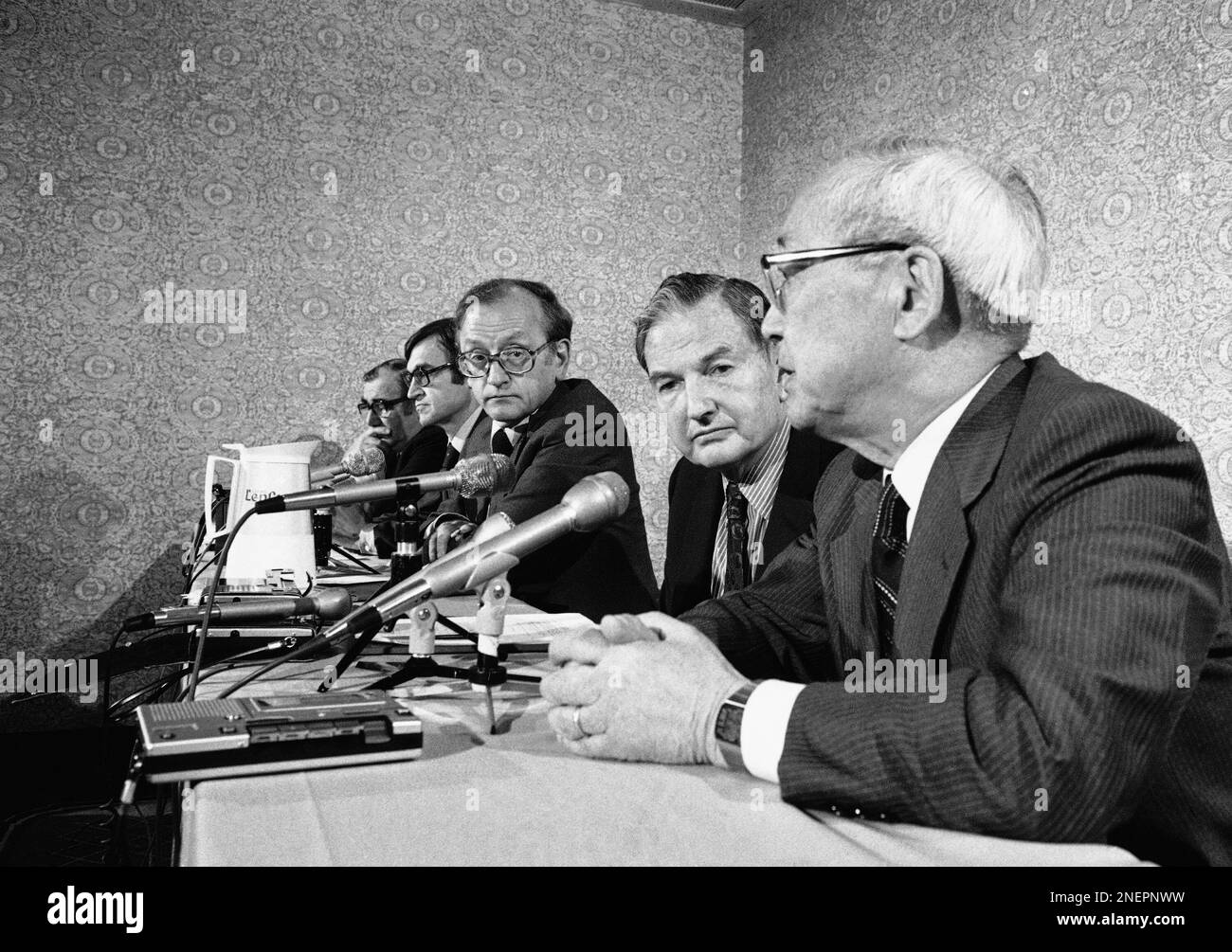 Trilateral Commission Co-Chairmen David Rockefeller, left, head of ...