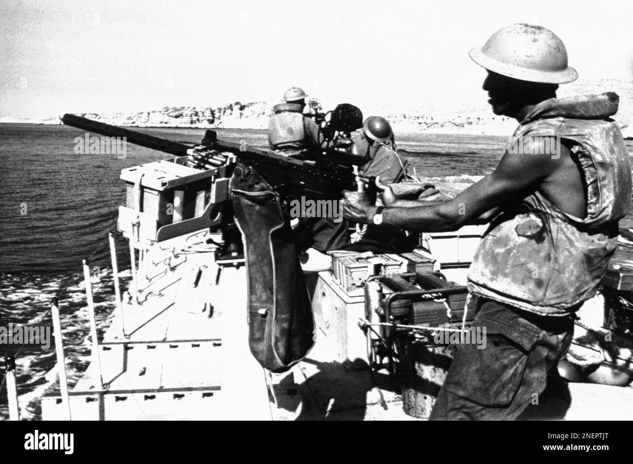 The Israeli army patrol the straits of Tiran at the entrance to the ...