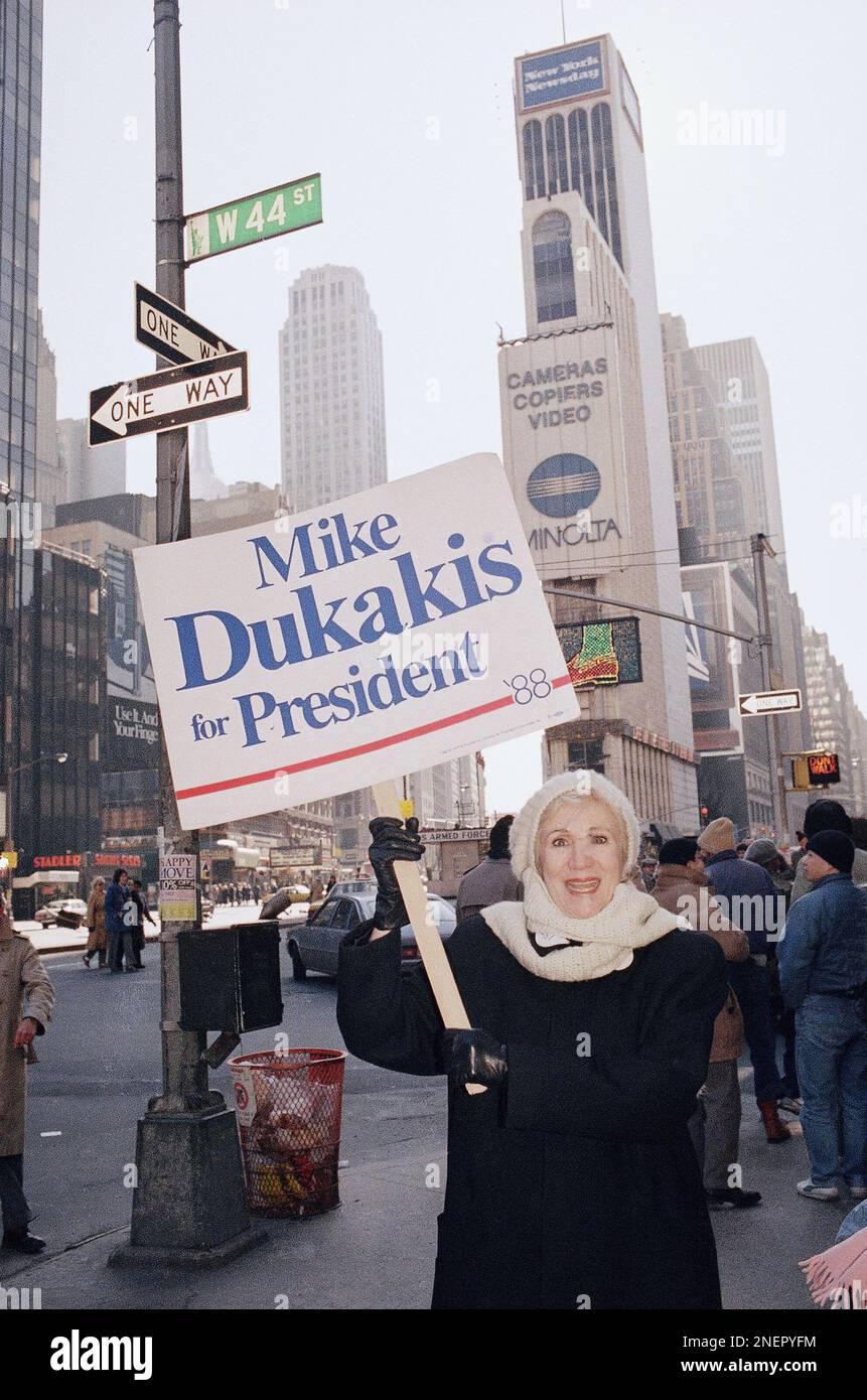 Actress Olympia Dukakis, cousin of candidate hopeful Gov. Michael ...