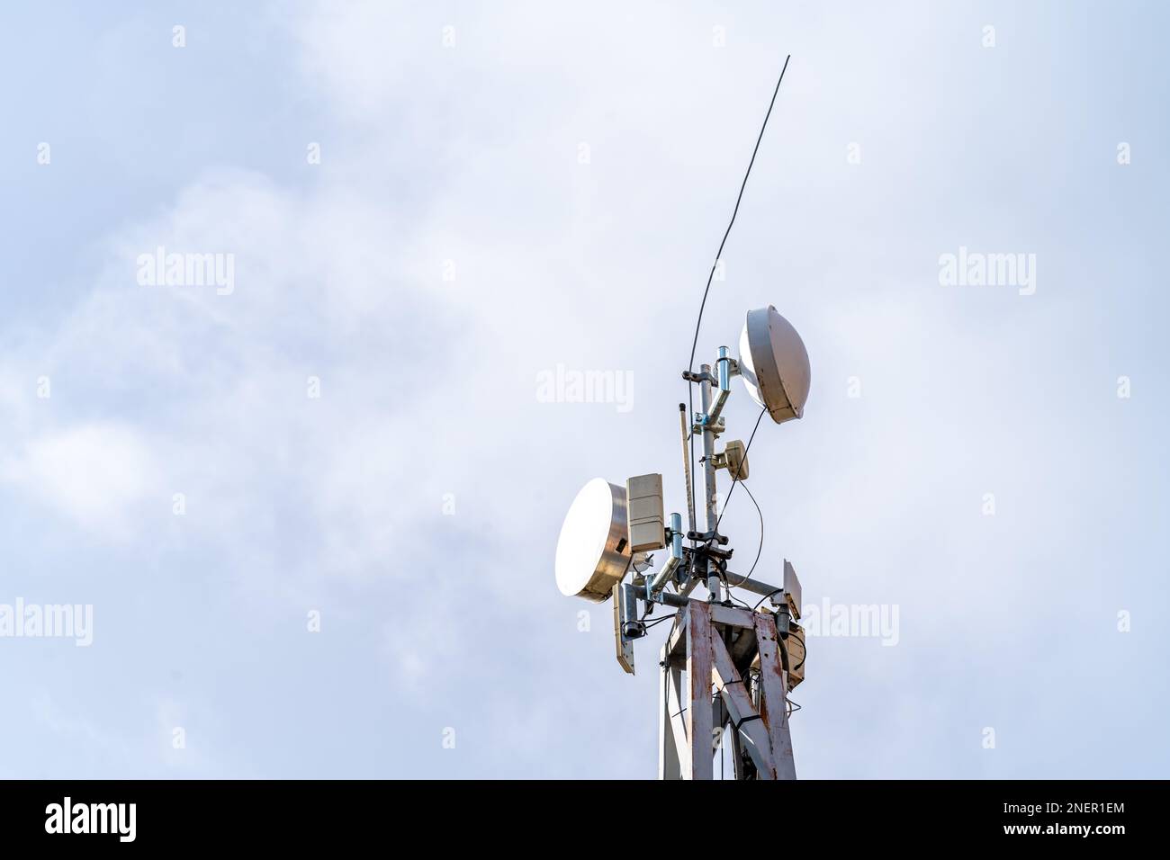 Wifi antenna on pole hi-res stock photography and images - Alamy