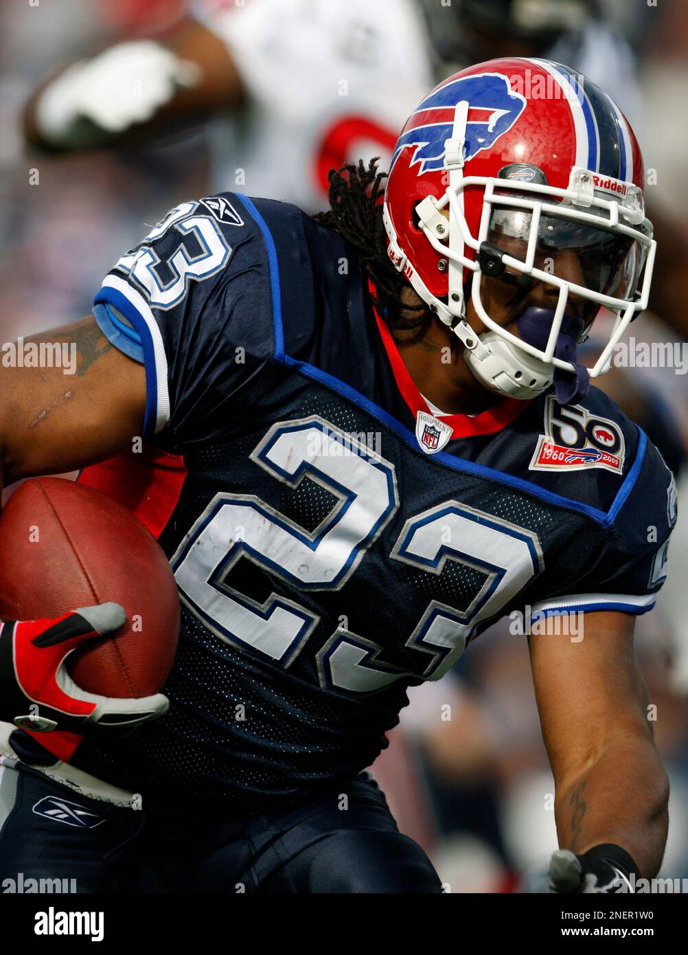 Buffalo Bills running back Marshawn Lynch runs the ball against the ...