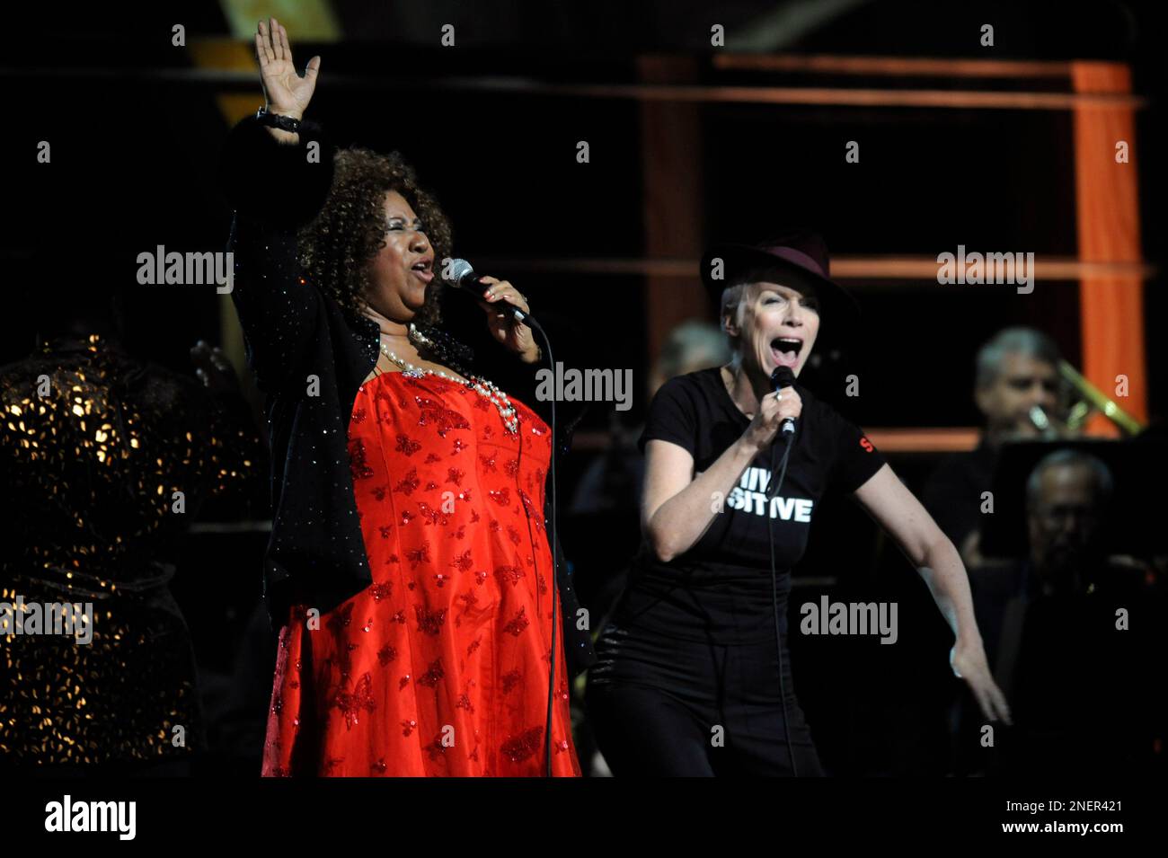 Aretha Franklin, left, and Annie Lennox perform at the 25th Anniversary ...