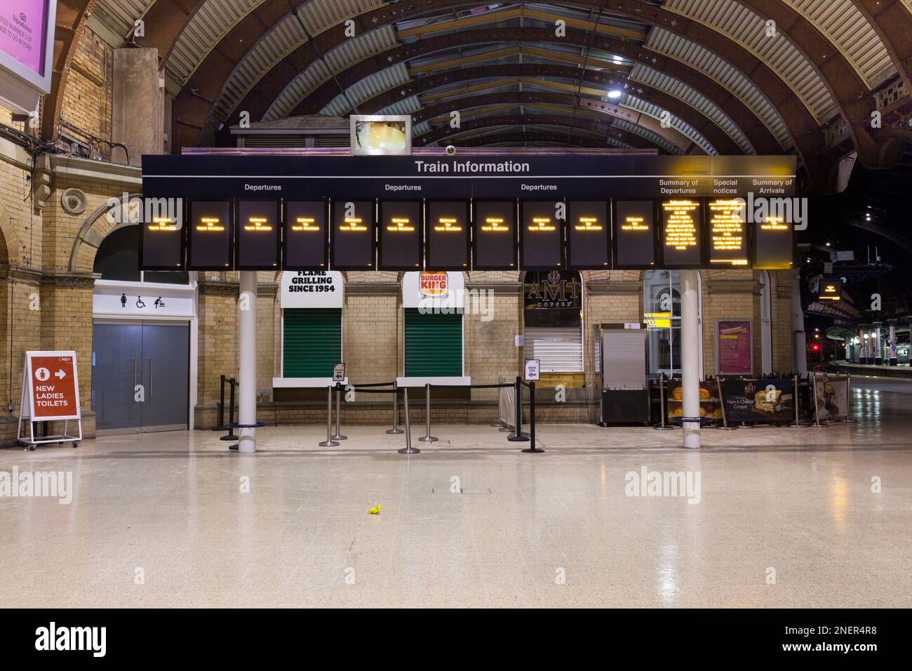 03/01/2023 York, empty railway station during RMT signallers strike ...