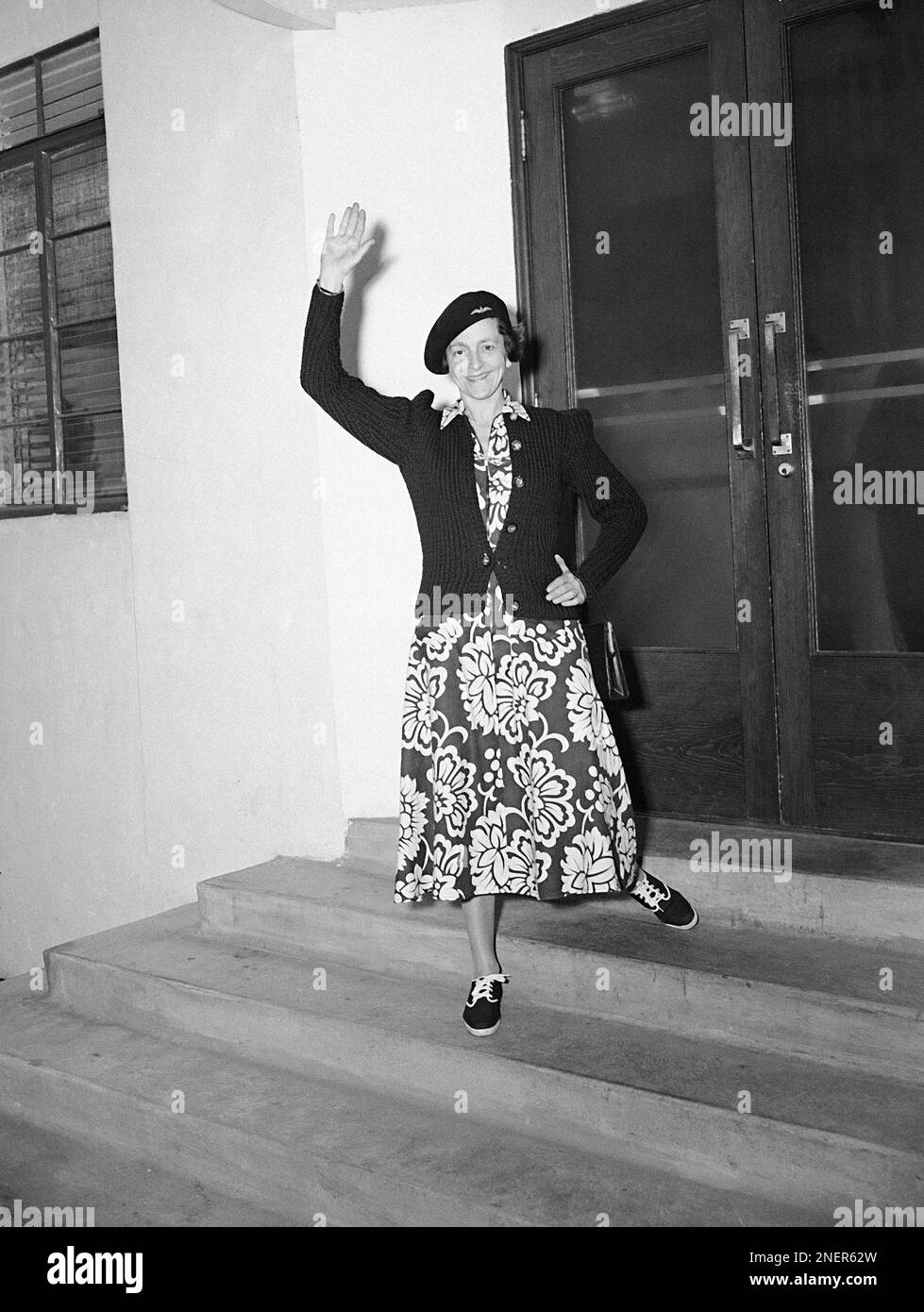Vaudeville and stage star Elsie Janis and "Sweetheart of the AEF" as a ...