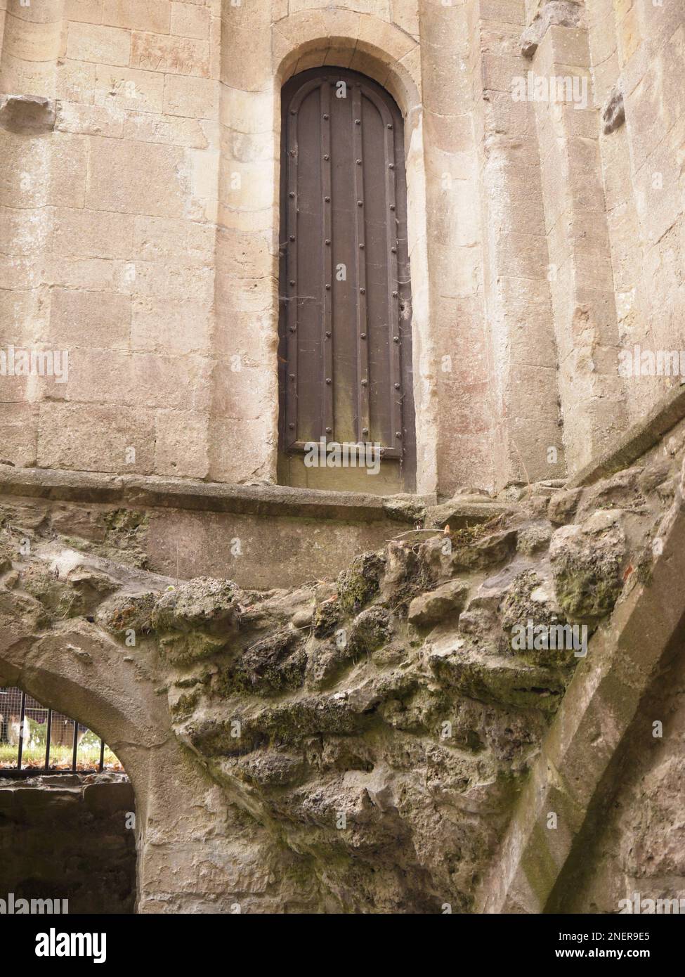 Skinny doorway hi-res stock photography and images - Alamy