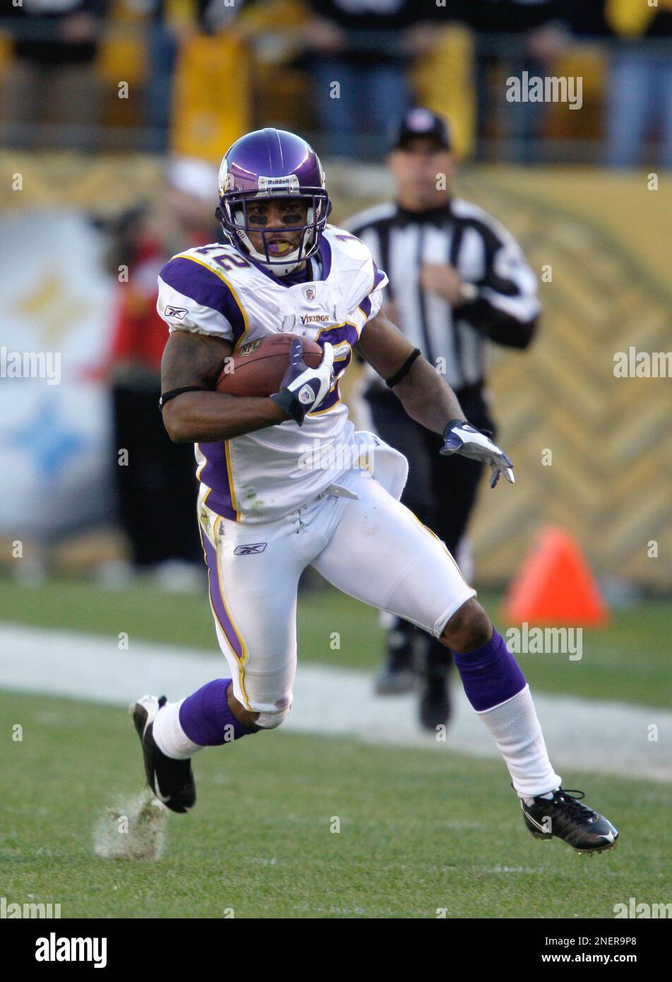 Minnesota Vikings' Percy Harvin (12) returns a fourth quarter kickoff ...