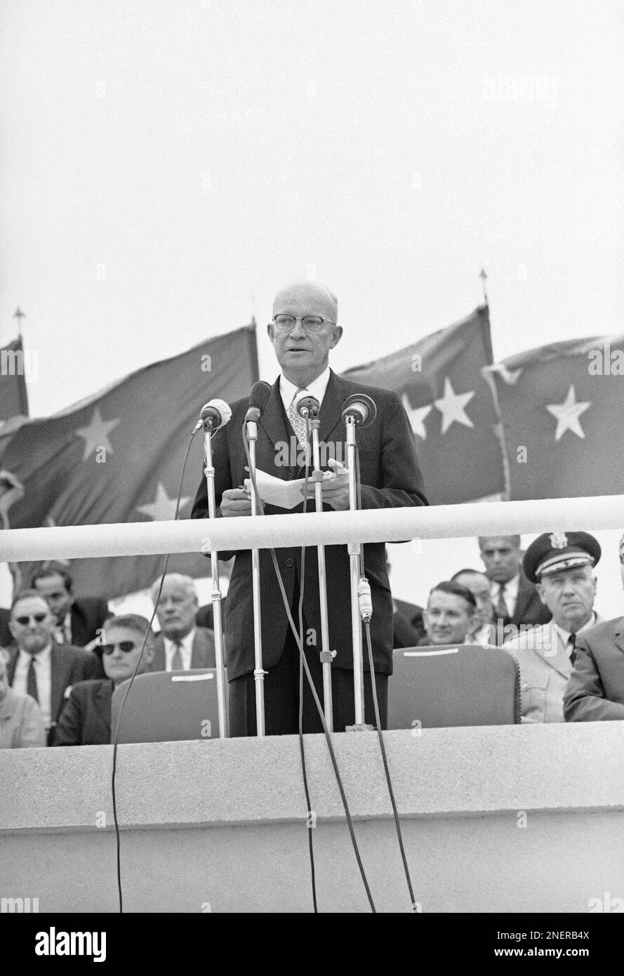 President Dwight Eisenhower reads a farewell statement before boarding ...
