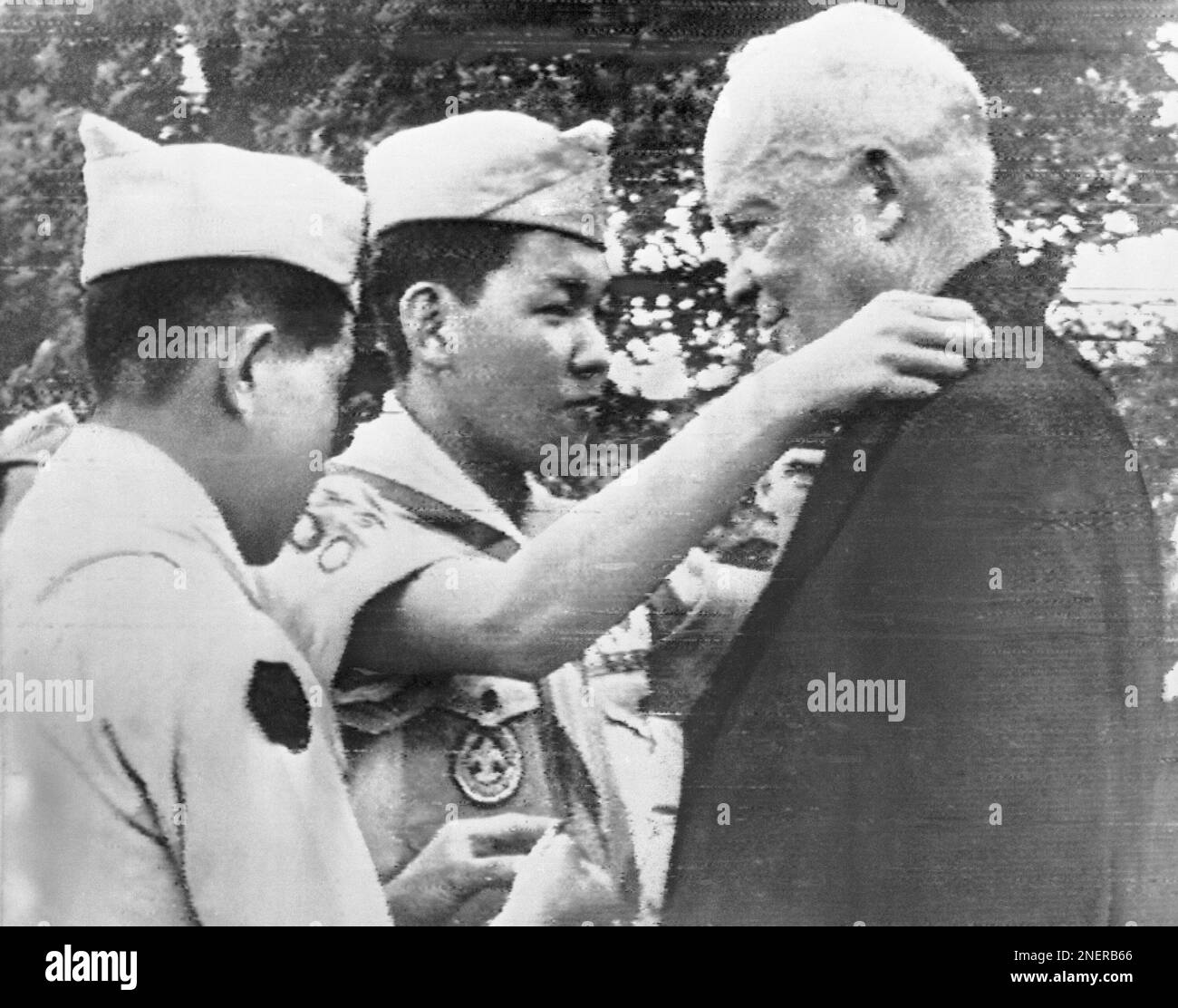 President Dwight Eisenhower receives medal from Korean boy scouts at ...