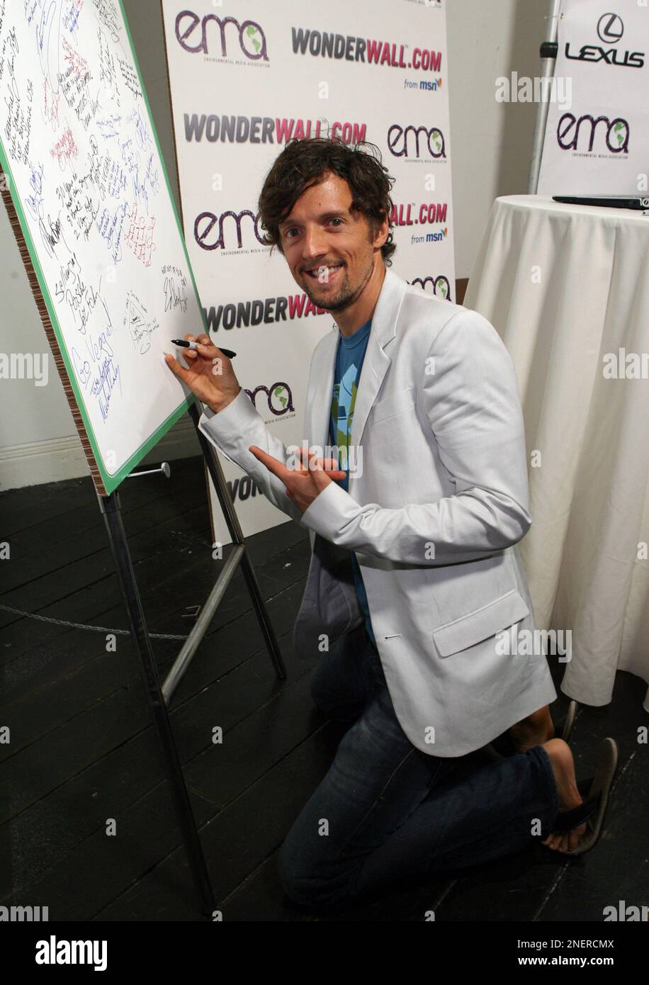 Singer Jason Mraz signs the wonderwall.com poster at the 20th ...