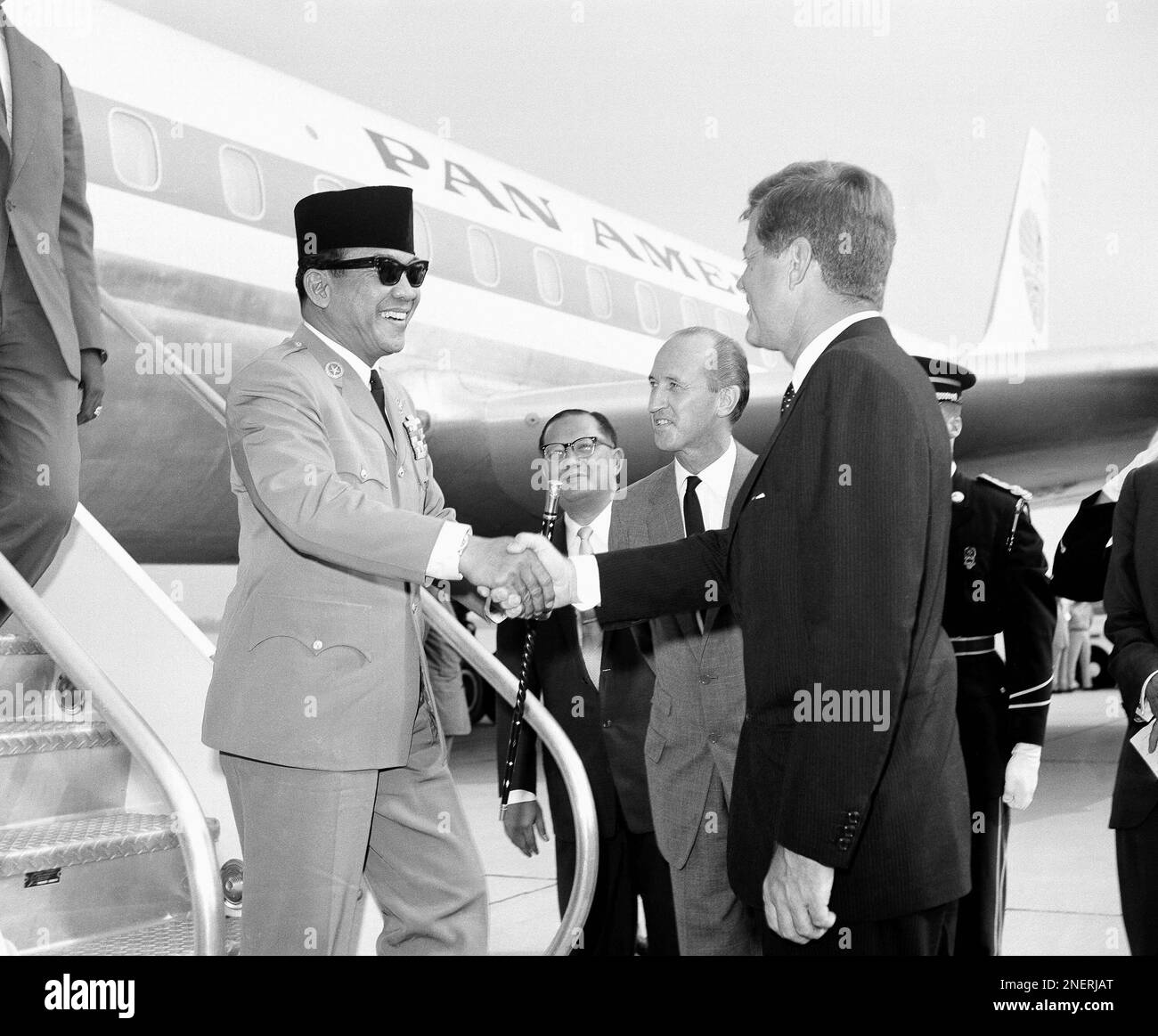 President John Kennedy shakes hands with President Sukarno of Indonesia ...