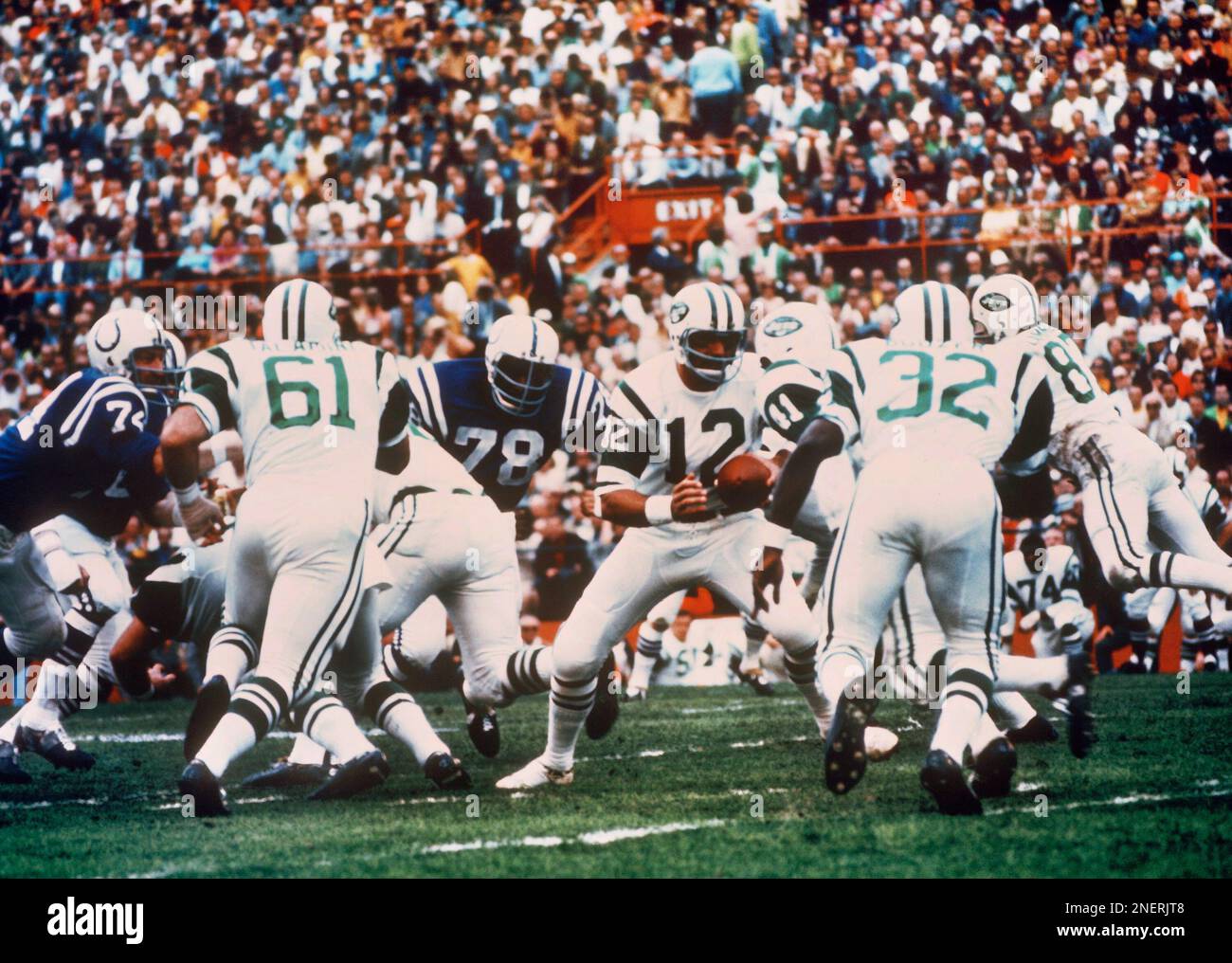 New York Jets Joe Namath (12) hands off to teammate Matt Snell (41 ...