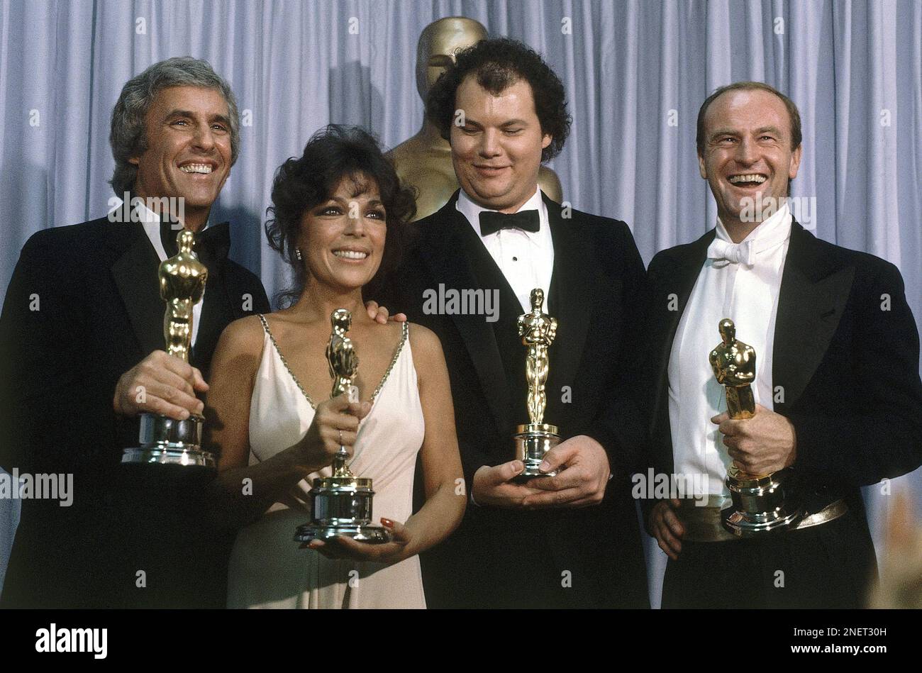 Burt Bacharach shows with best song winners ?Arthur?s Theme? at the ...