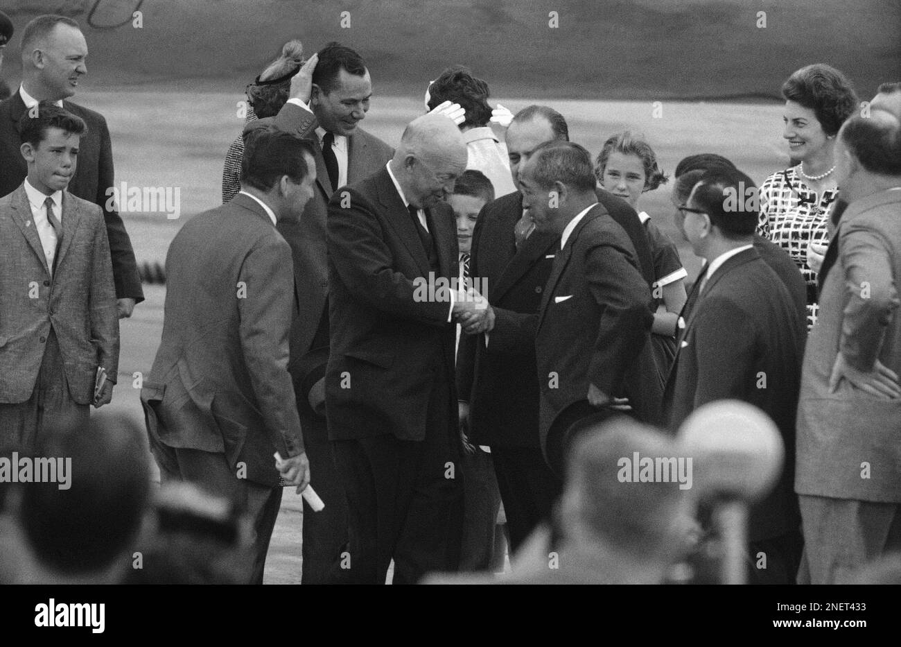 President Dwight Eisenhower gets a farewell handshake from Japanese ...