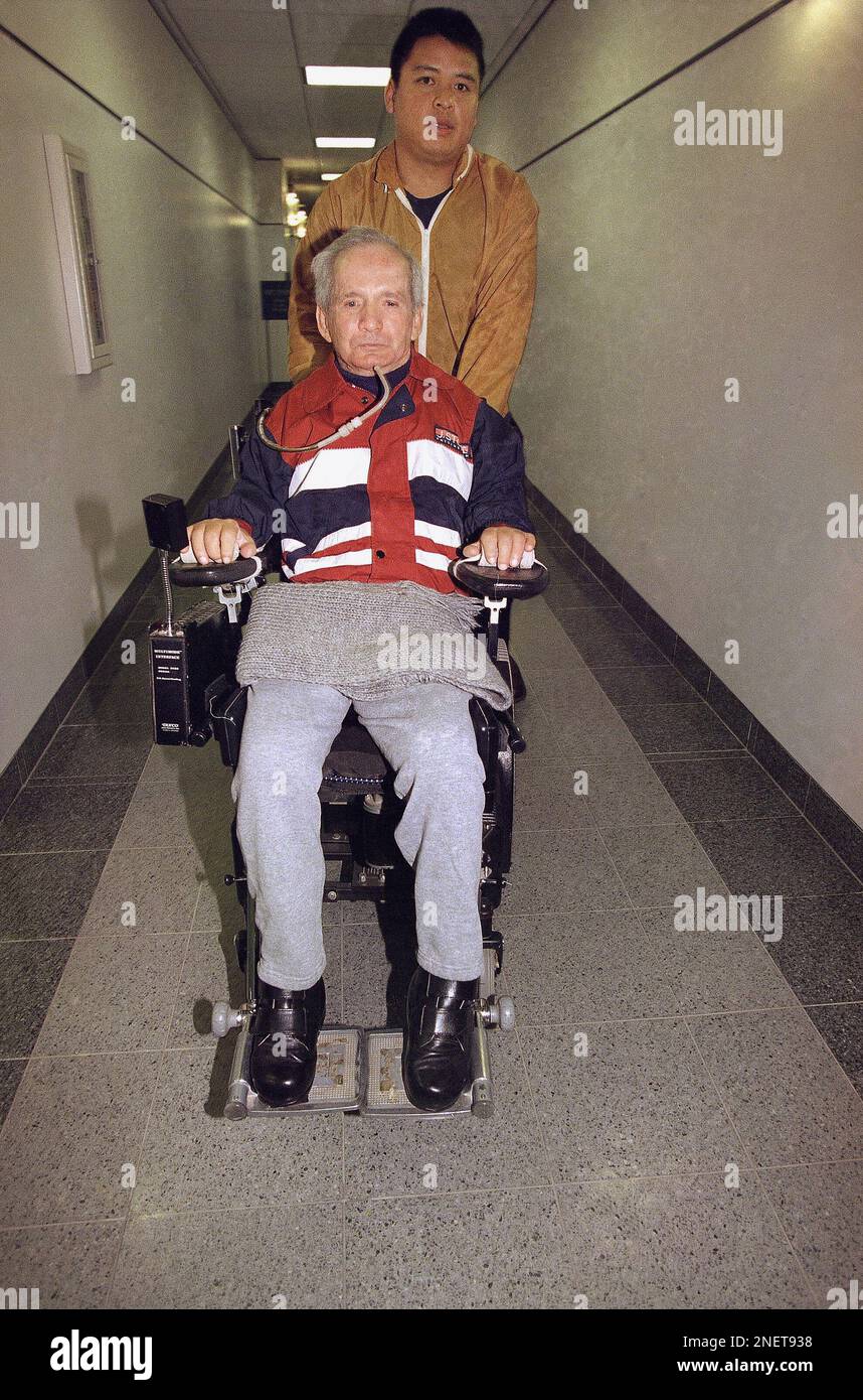 Jockey Willie Shoemaker arrives at the Los Angeles County Courthouse on ...