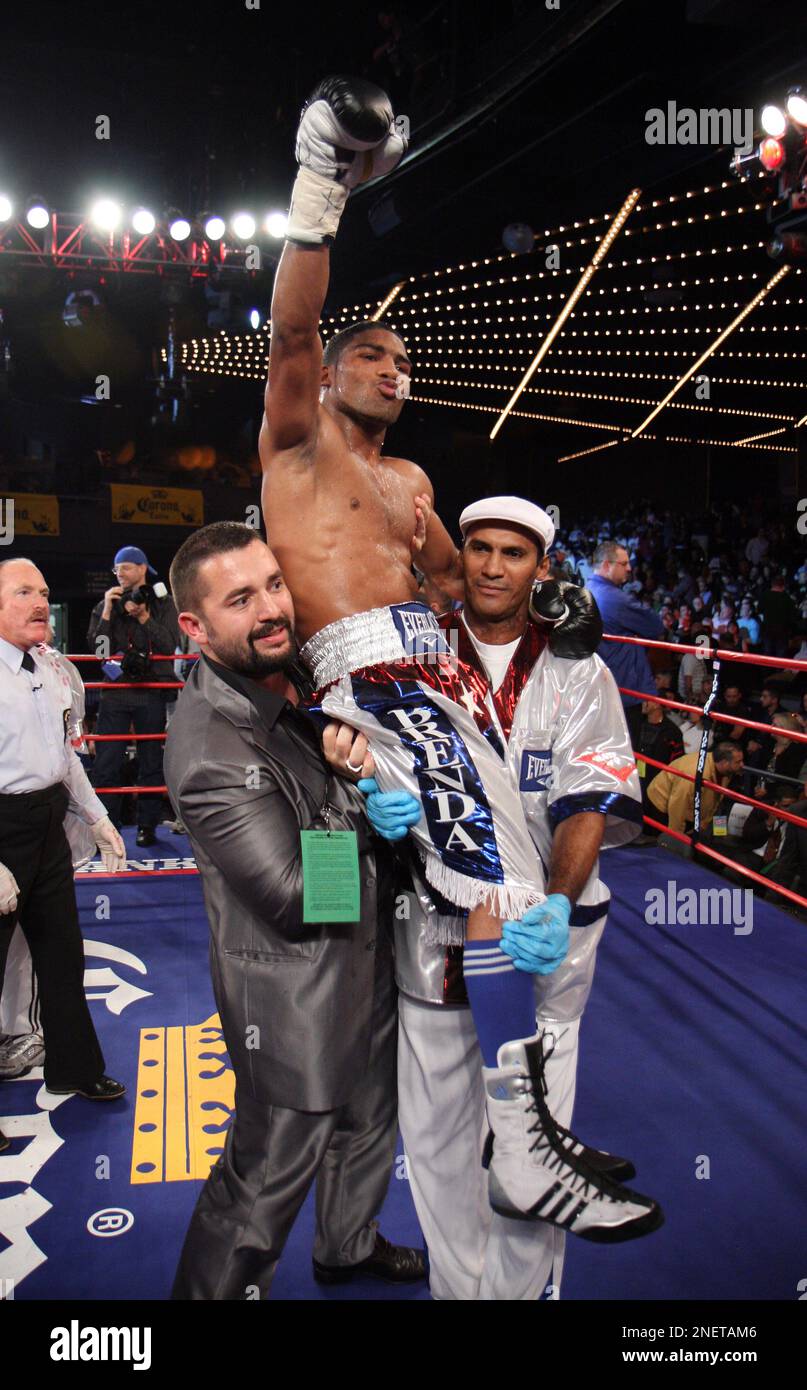 Yuriorkis Gamboa celebrates with cornermen after beating Whyber Garcia ...