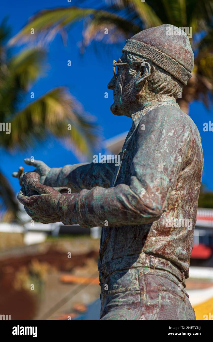 Jacques cousteau statue hi-res stock photography and images - Alamy