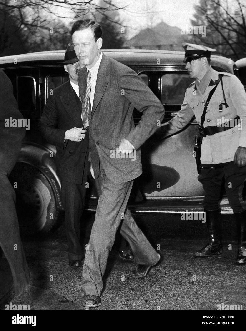 Col. Charles Lindbergh arriving at the Hunterdon County Courthouse in ...