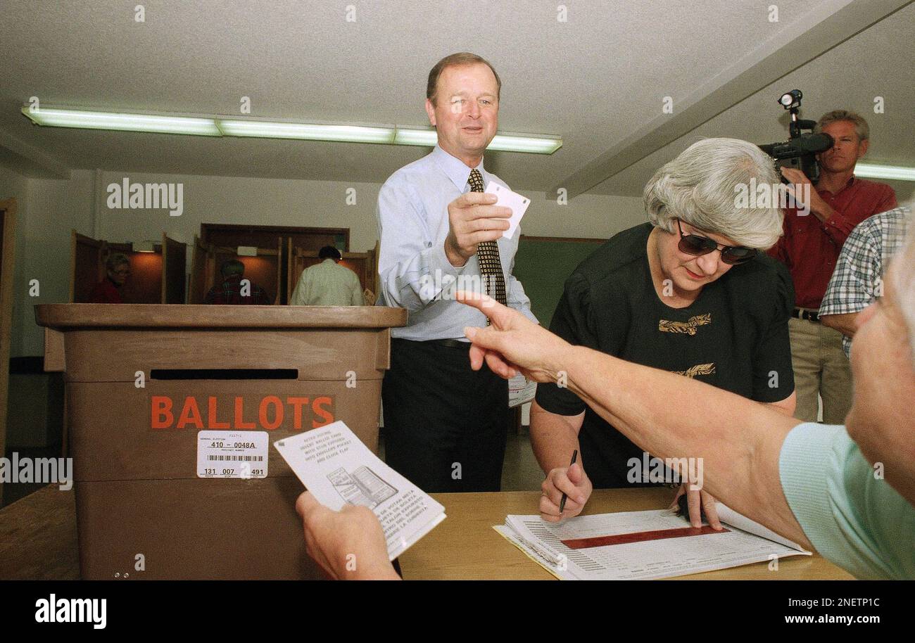 Los Angeles District Attorney candidate John Lynch receives a receipt ...