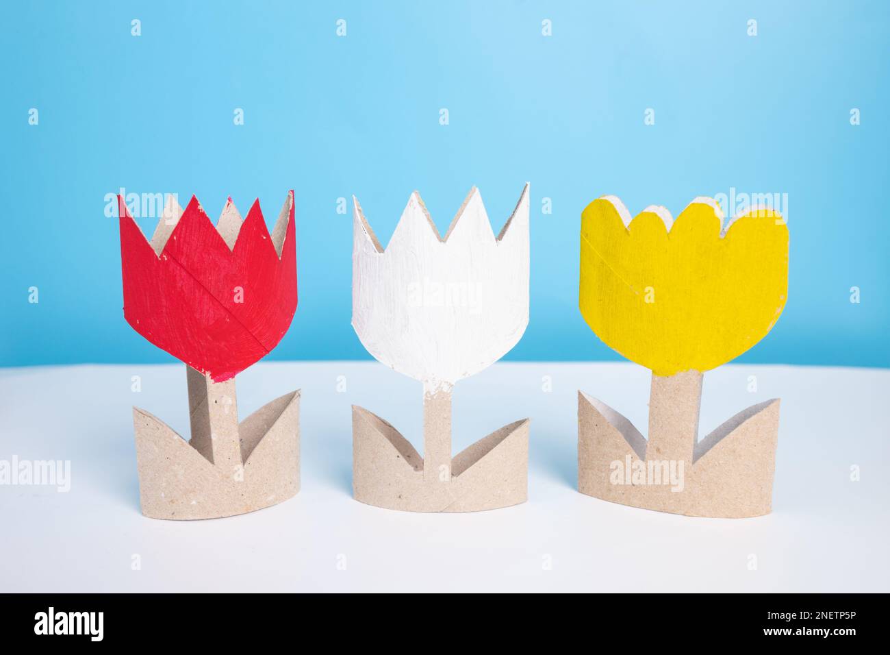 Valentine kids crafts hi-res stock photography and images - Alamy